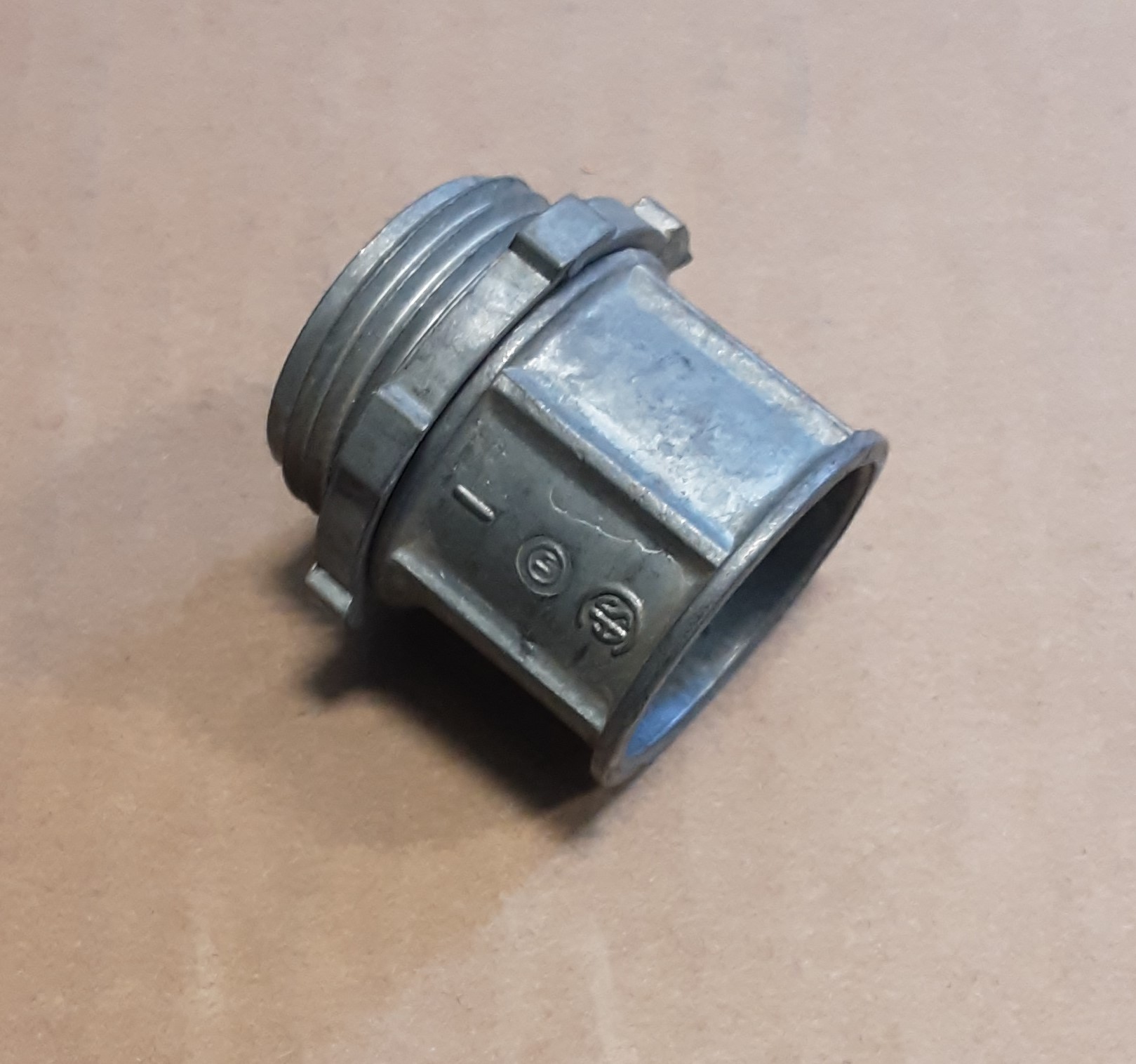 1″ ZINC EMT S-SCREW CONN - Control Tech