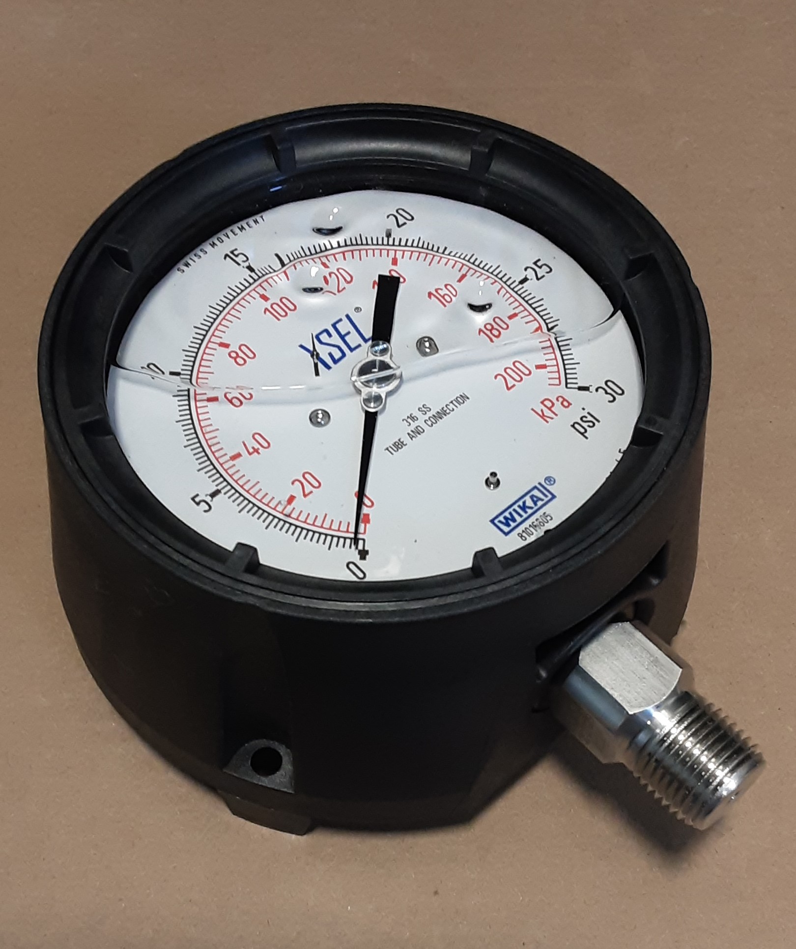 GAUGE, 4.5″ 30 psi 2nd scale kPa 1/2 NPT lower mount - Control Tech