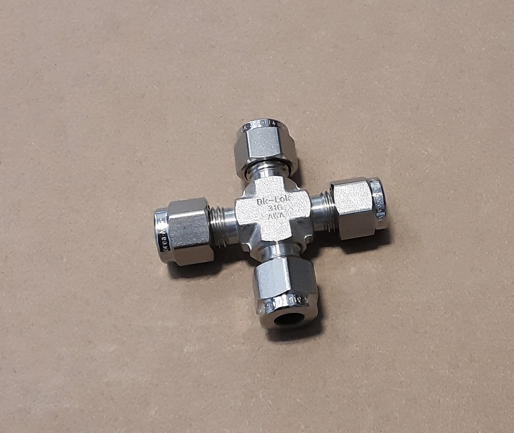 1/4″ TUBE UNION CROSS SS - Control Tech