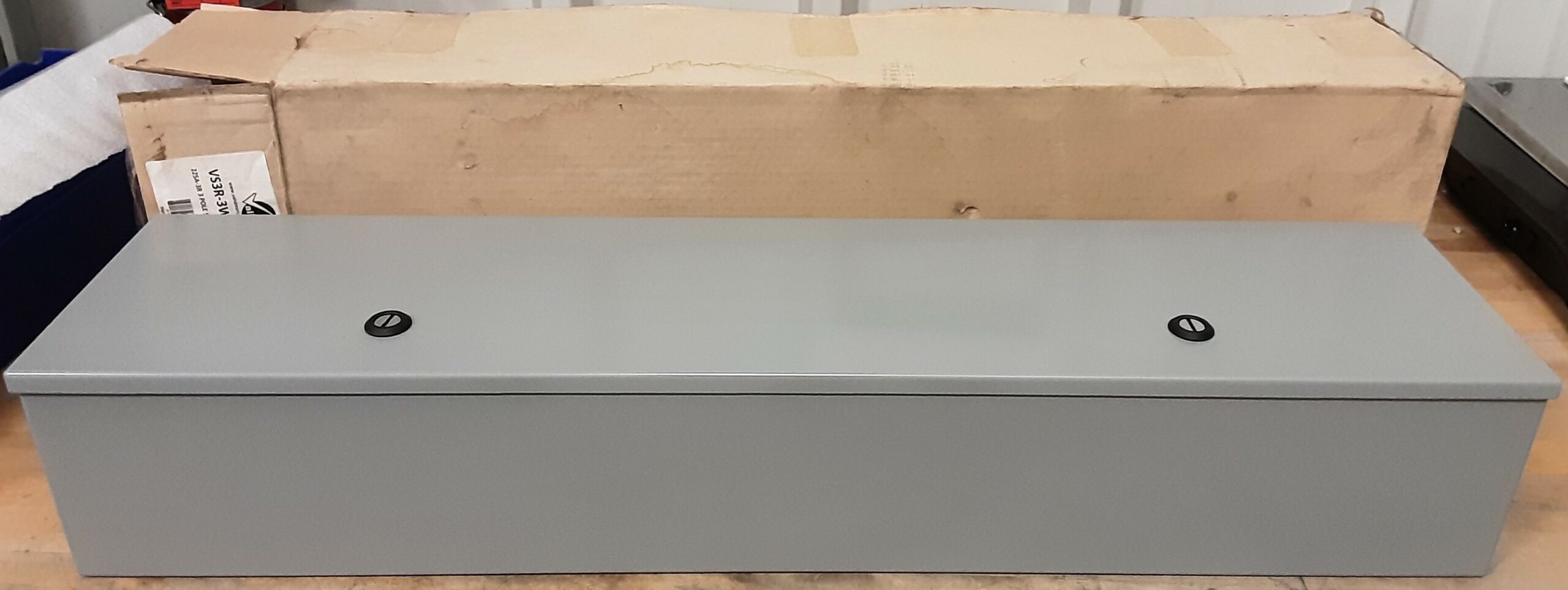 3R 3POLE 36″ SPLITTER TROUGH - Control Tech